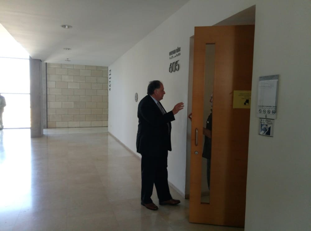 Mayor Yona Yahav at the entrance to the debate Photo by Samer Odeh ...