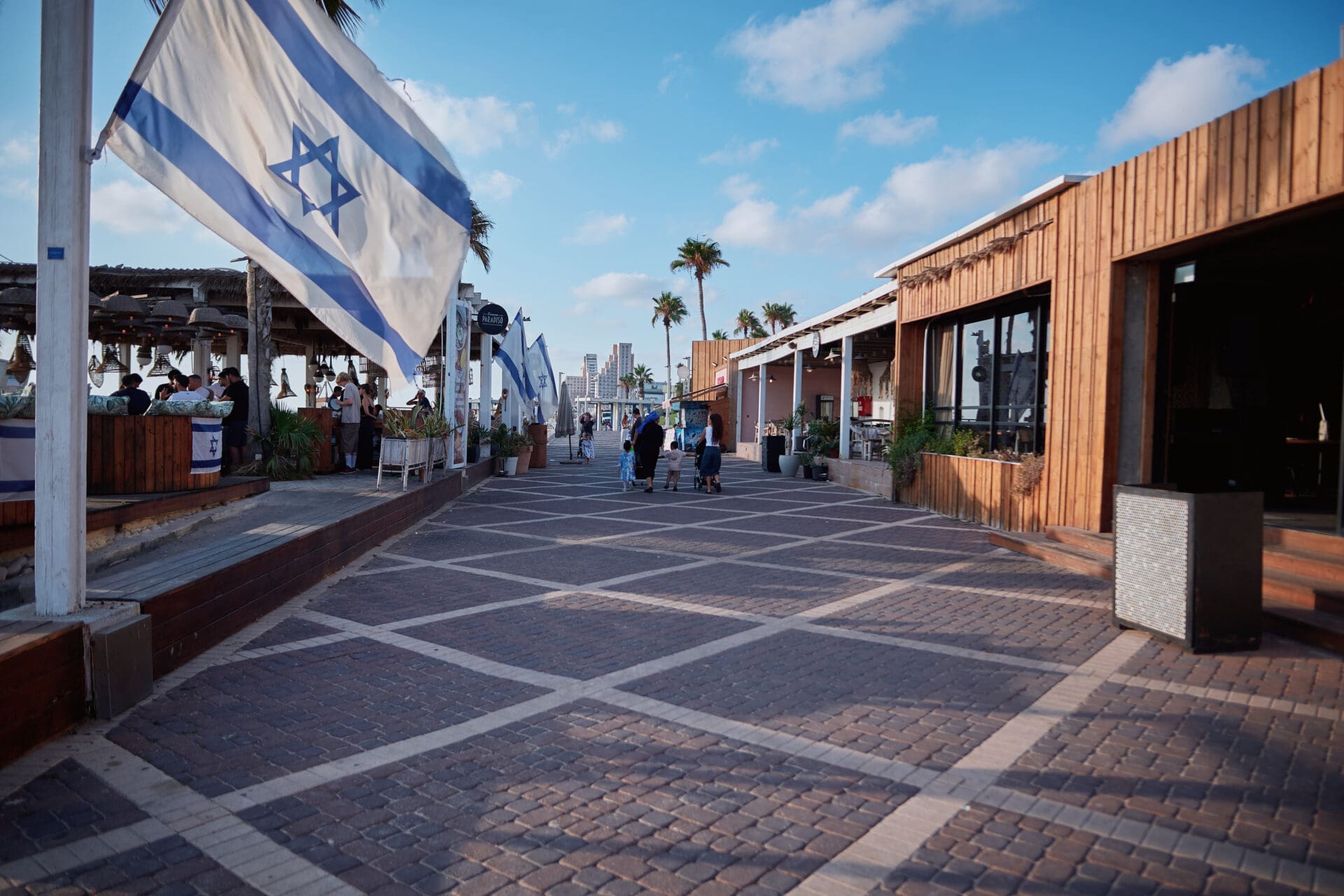 Israeli flags on Dado Beach (Photo: Sharon Leibel) - Haifa News ...